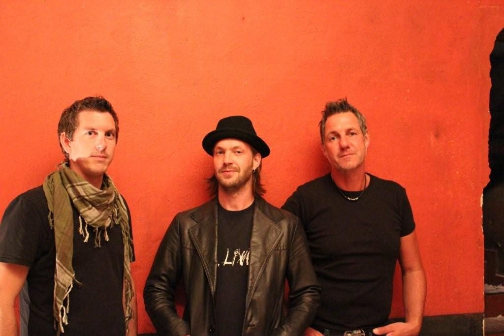 Papa Joe's Garage mit Cheap Wine Band - Radiofabrik